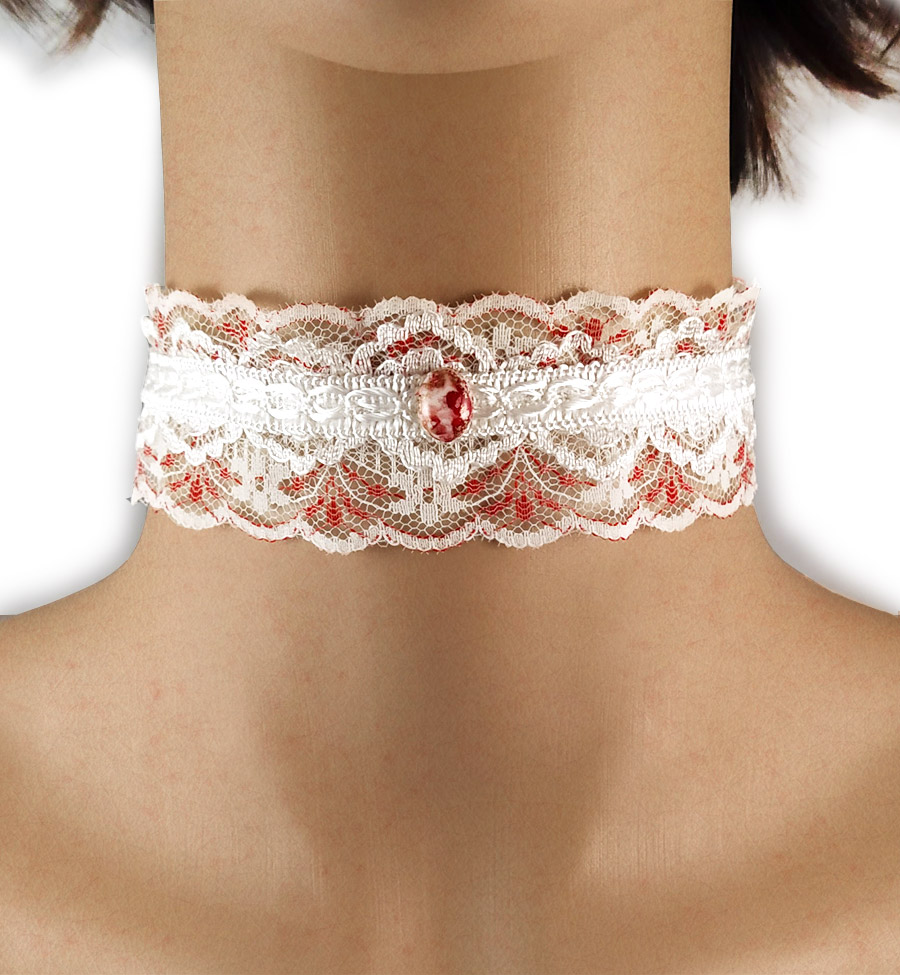 Collarino con pietra ovale: un nastrino discreto per un look invidiabile!
